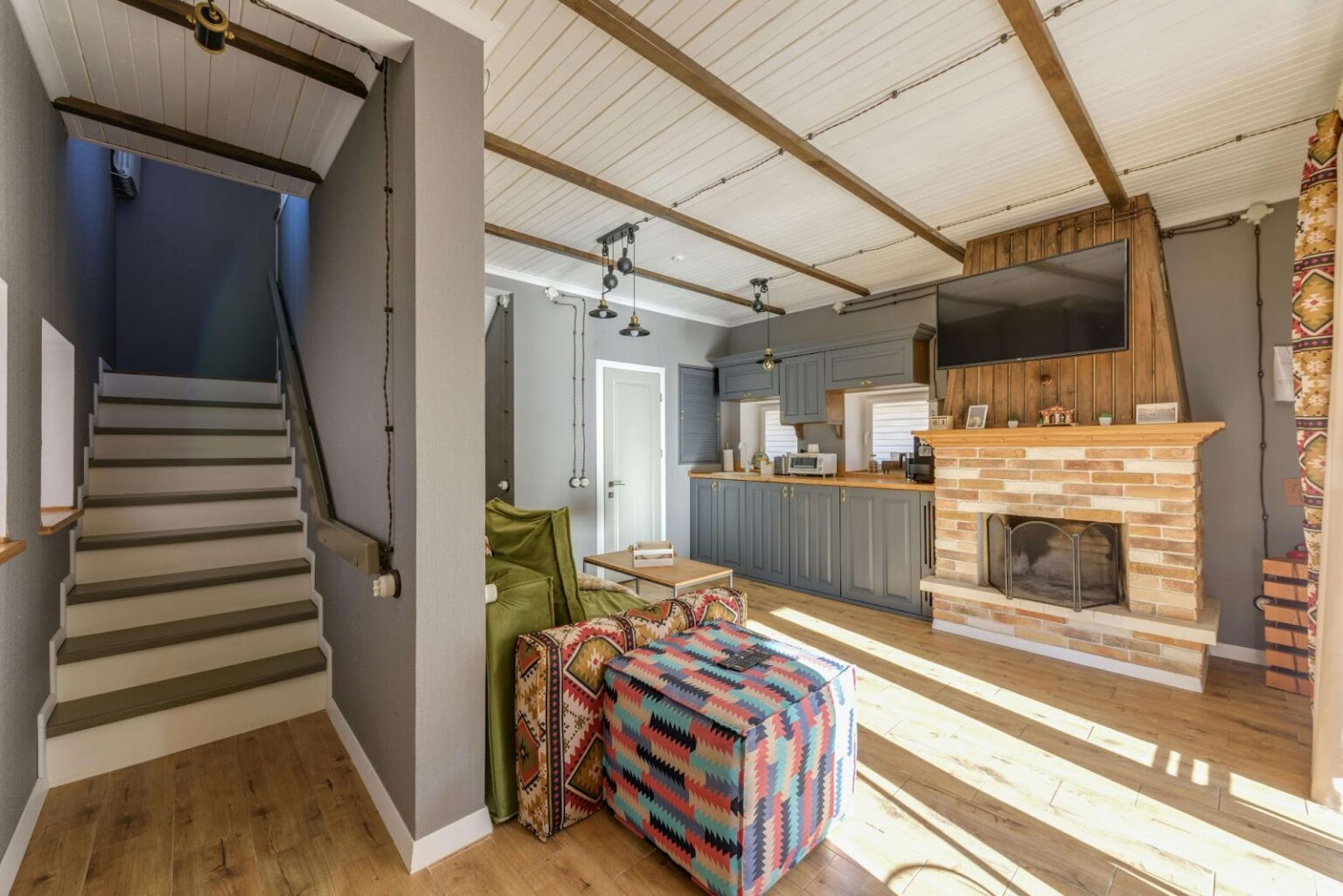 Fixing Your TV Above A Fireplace: Our Top 6 Essential Tips!