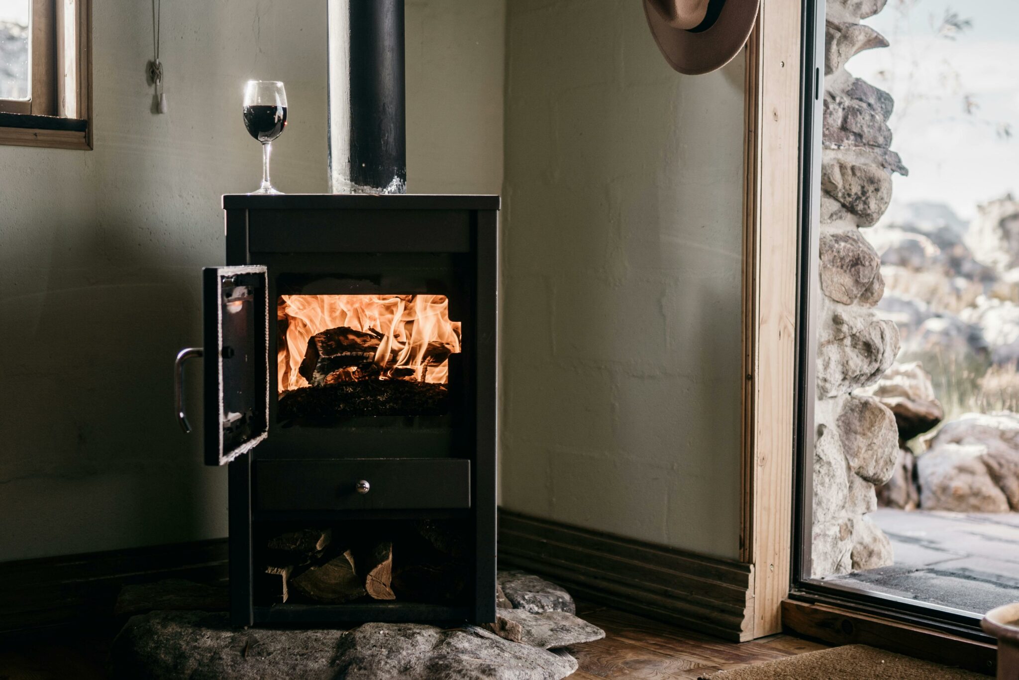 Easily Keep A Fire Going In Your Fireplace: Our 5 Best Tips